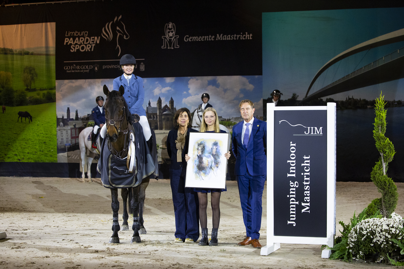 Cirkel rond voor Jenny Krogsæter in Marli Hommel Art Prijs - Jumping ...